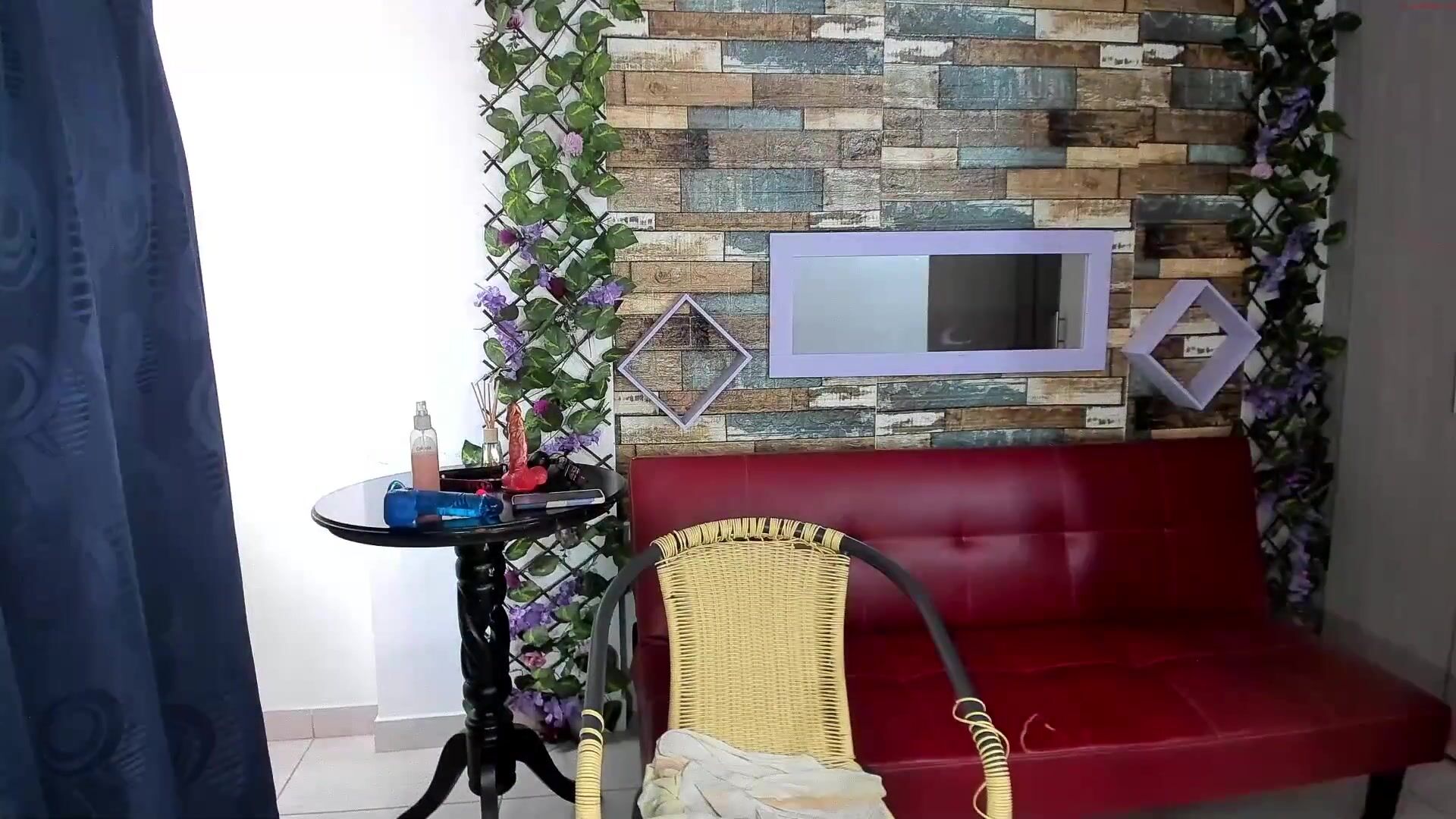 Caroline_thommson - [Chaturbate] Sensual party closeup